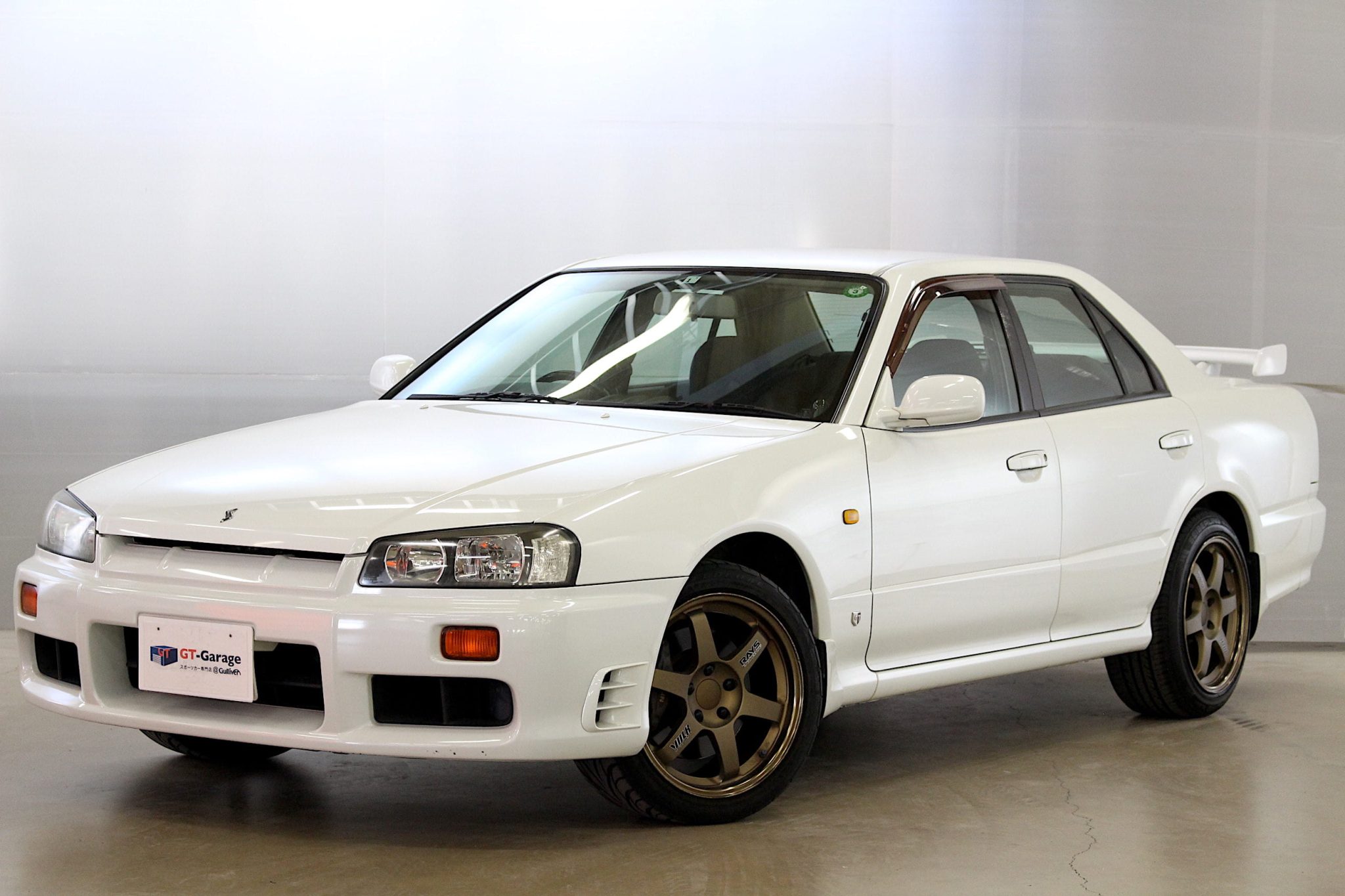スカイラインR34・4ドアはこんな車！今後の高騰も期待大！ - TMFマガジン